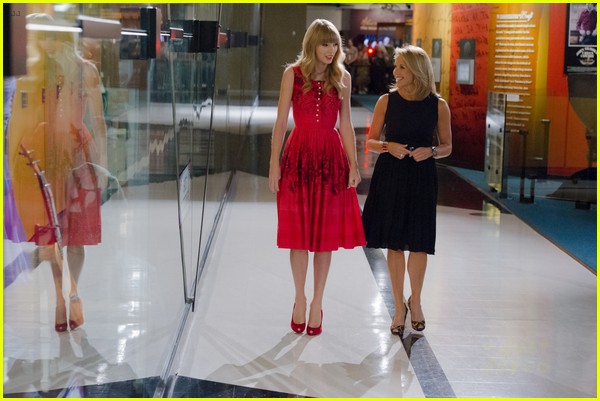 Taylor Swift's 'Red' Target Commercial - Watch Now! | Photo 503292 ...