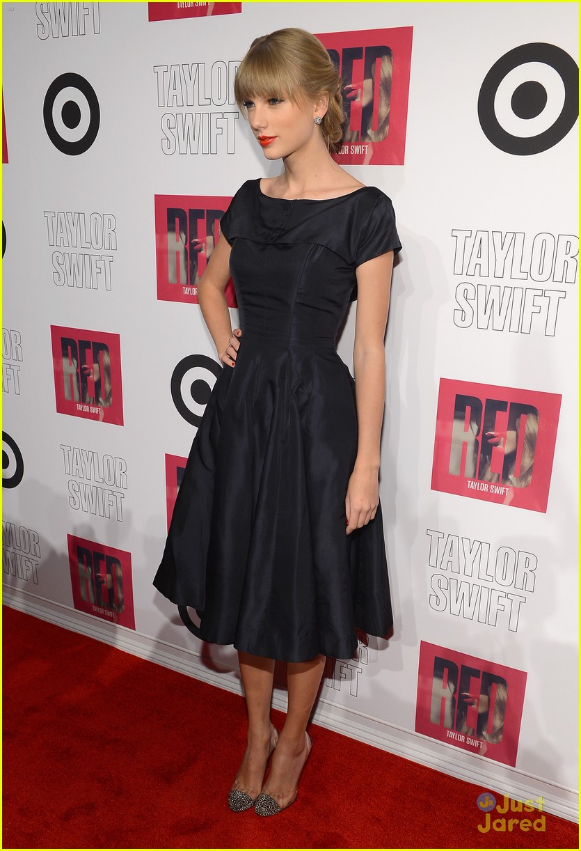 Taylor Swift: 'Red' Listening Party at Target | Photo 504814 - Photo ...