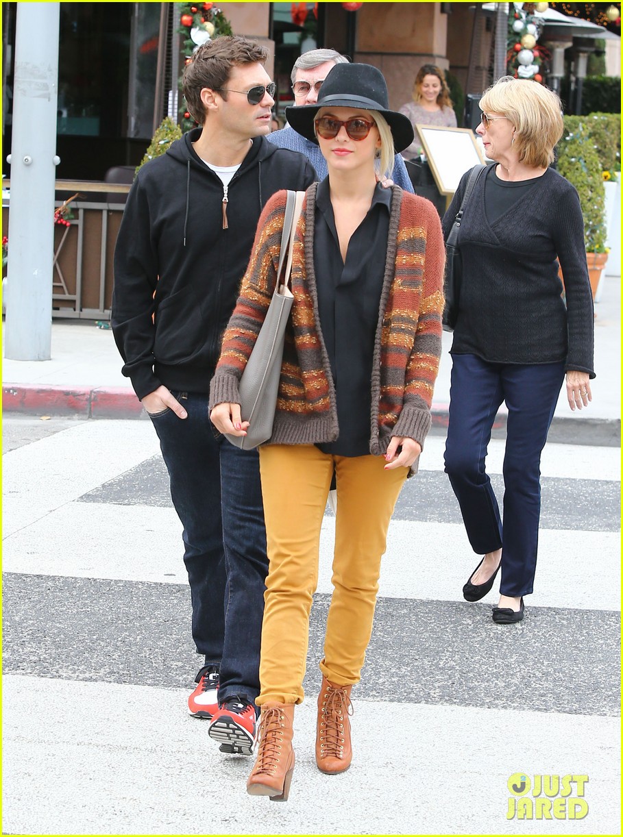 Julianne Hough & Ryan Seacrest: Sightseeing with His Parents! | Photo ...