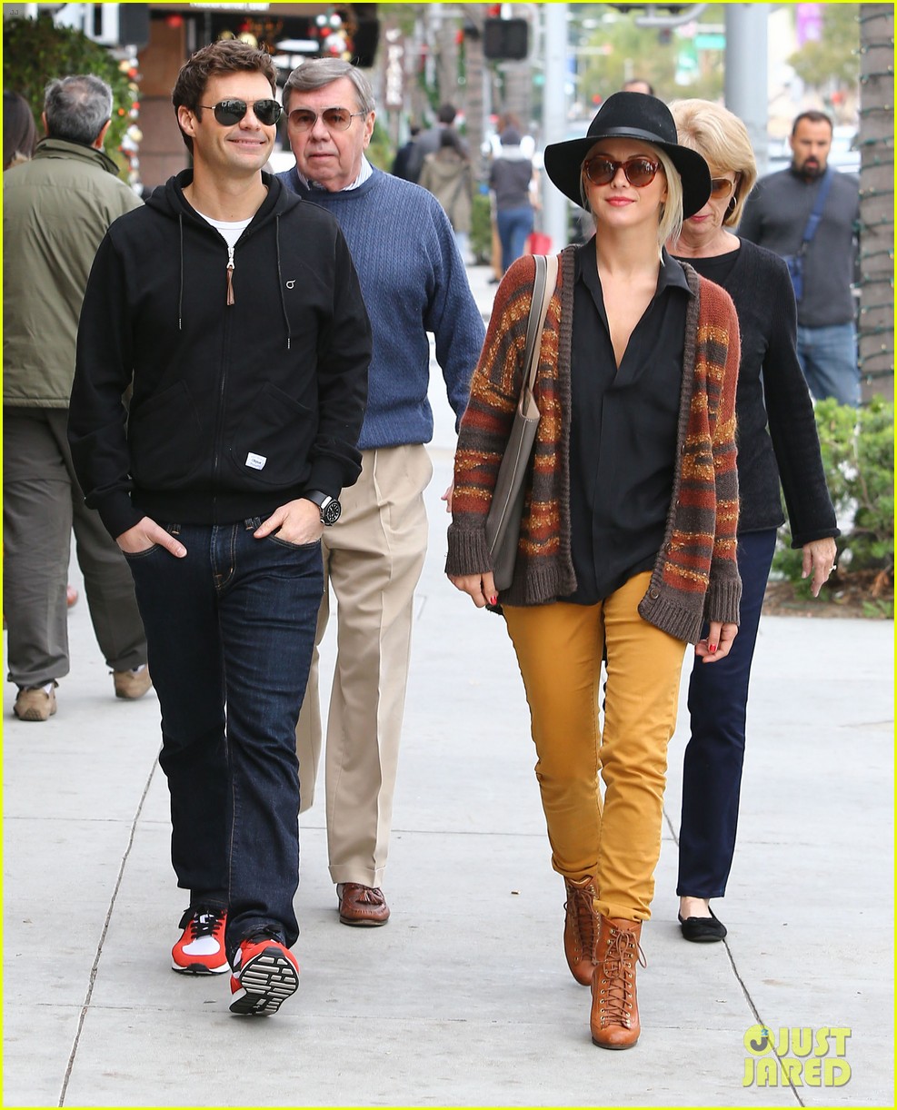 Julianne Hough & Ryan Seacrest: Sightseeing with His Parents! | Photo ...
