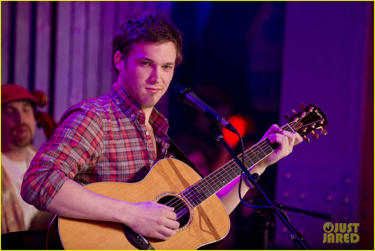 Phillip Phillips: MuchMusic Studio Stop | Photo 518980 - Photo Gallery ...