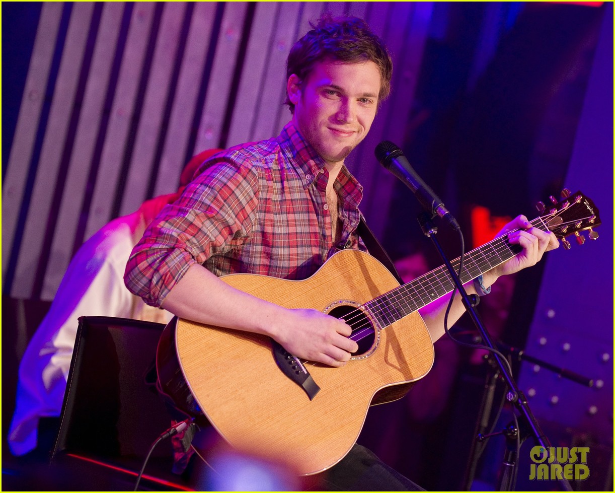 Phillip Phillips: MuchMusic Studio Stop | Photo 518983 - Photo Gallery ...