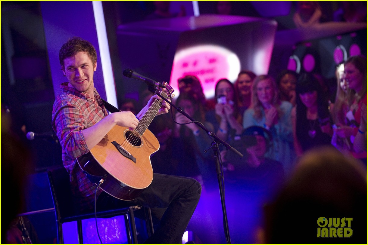 Phillip Phillips: MuchMusic Studio Stop | Photo 518995 - Photo Gallery ...