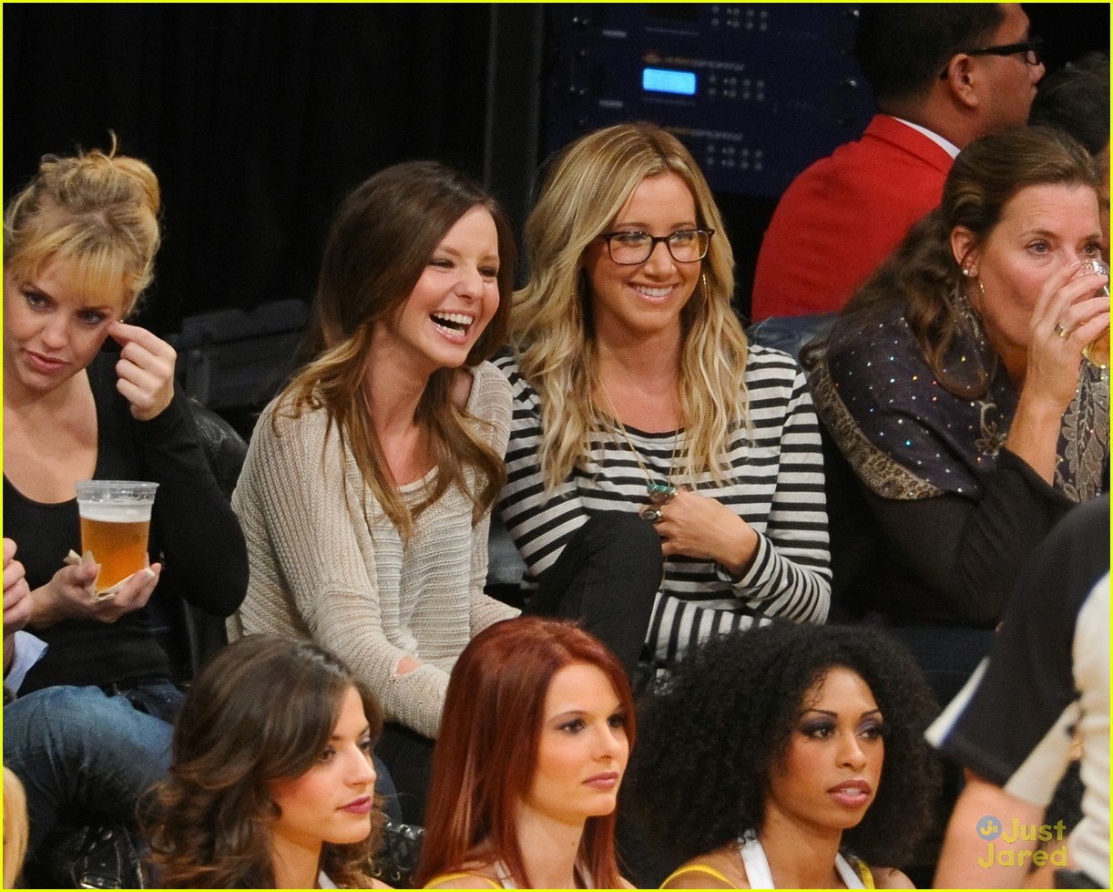 Ashley Tisdale: Lakers Game with Samantha Droke! | Photo 514577 - Photo ...