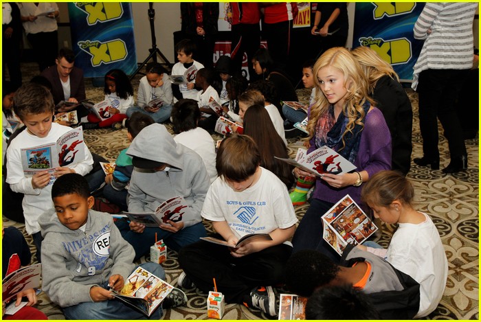 Drake Bell & Olivia Holt: Read With Marvel Event | Photo 524327 - Photo ...