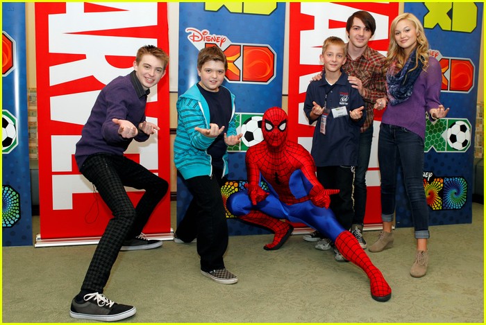 Drake Bell & Olivia Holt: Read With Marvel Event | Photo 524332 - Photo ...