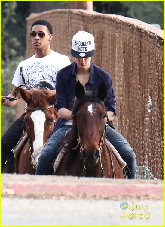 Justin Bieber: Horseback Ride with Friends | Photo 530038 - Photo ...