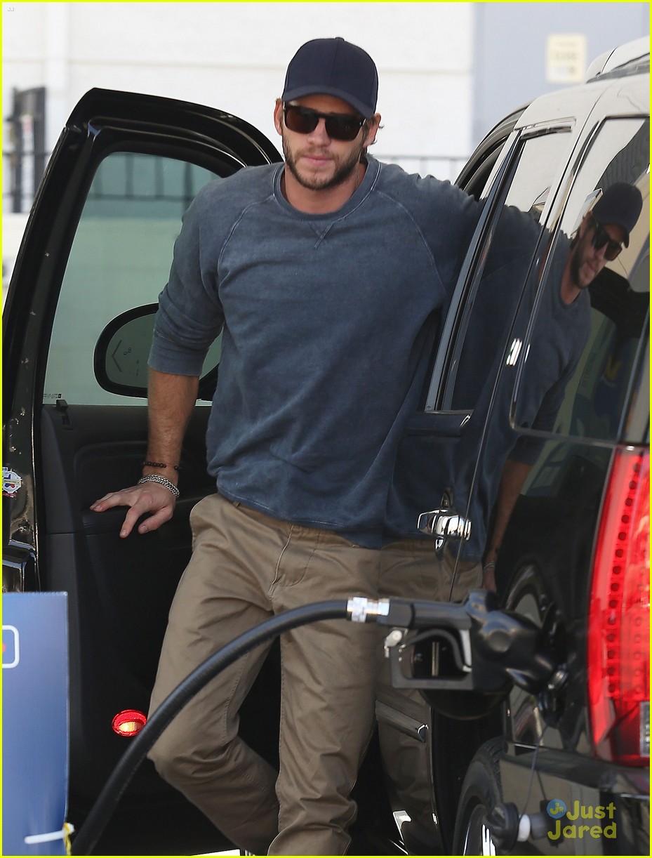 Liam Hemsworth: Gas Station Stop | Photo 538458 - Photo Gallery | Just ...