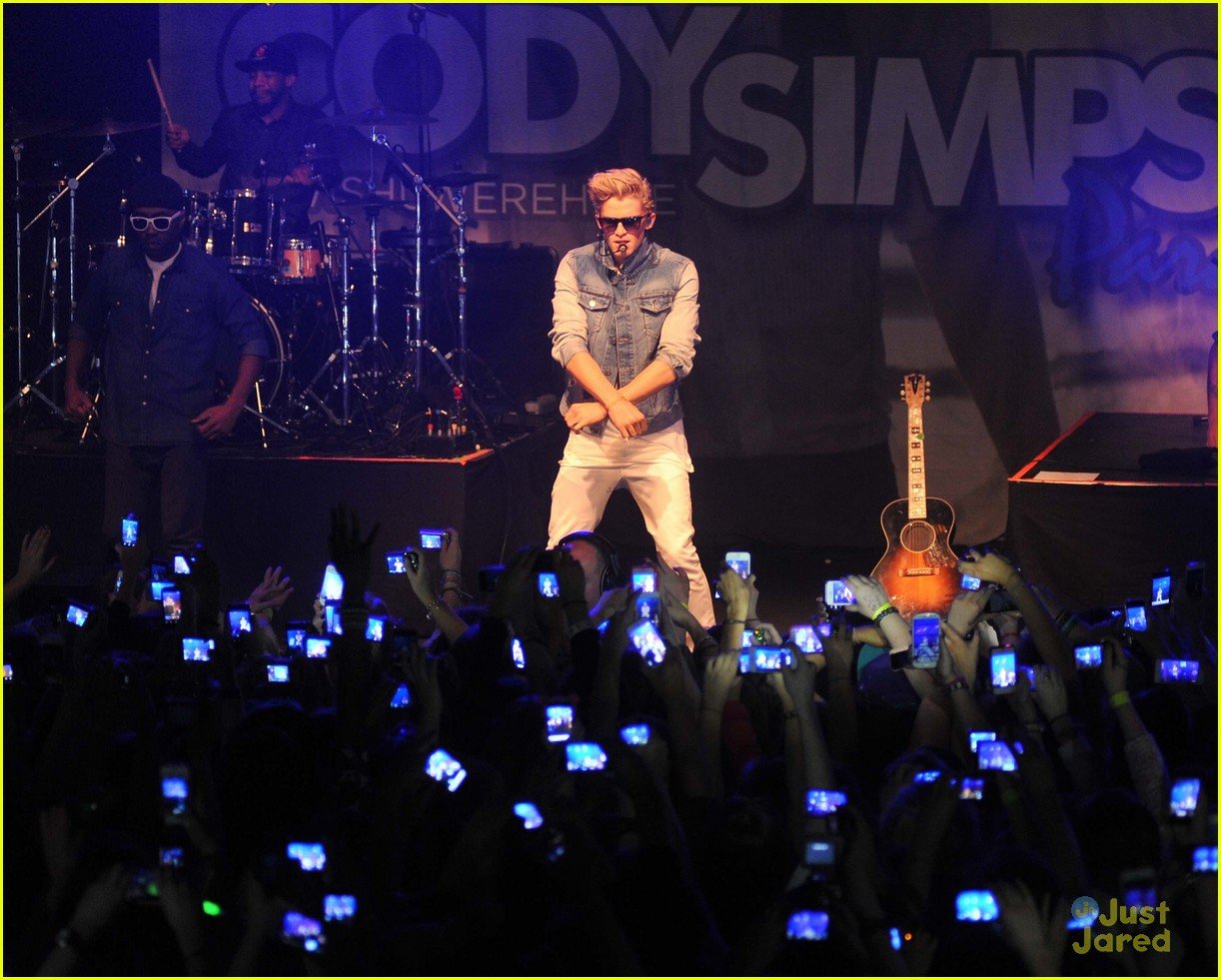 Cody Simpson: Dublin Concert Pics! | Photo 541511 - Photo Gallery ...