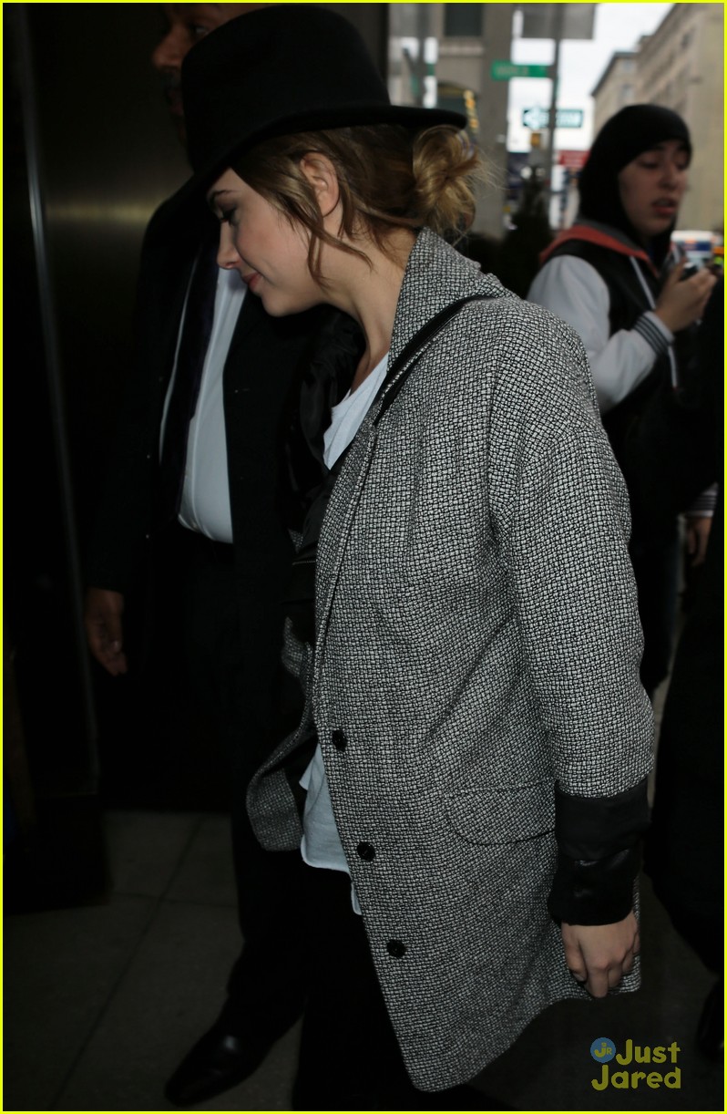 Ashley Benson Meets Fans in the Big Apple | Photo 542287 - Photo ...