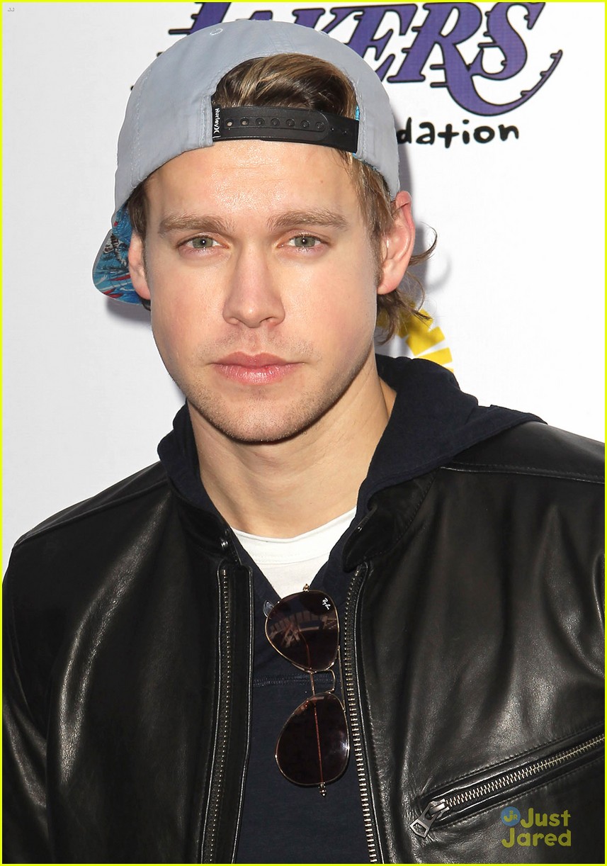 Sarah Hyland & Derek Hough: Lakers Casino Night Benefit | Photo 544186 ...