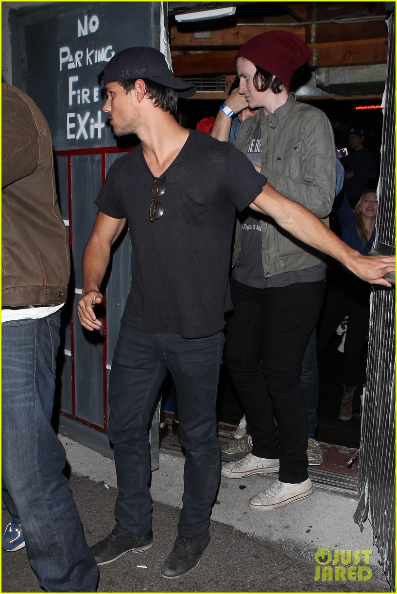 Taylor Lautner: Troubadour with Kristen Stewart! | Photo 543129 - Photo ...