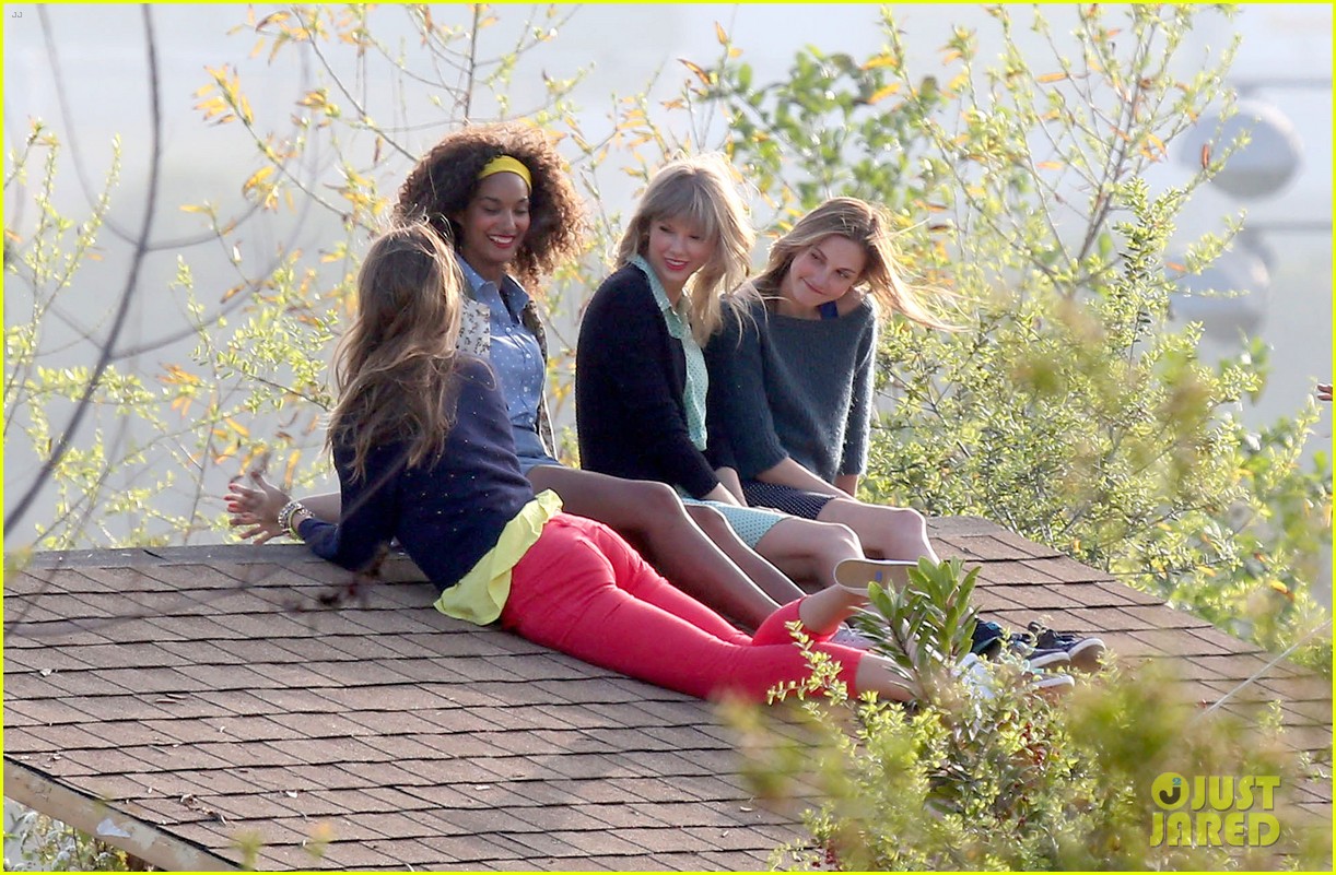 Taylor Swift: Rooftop Photoshoot Fun! | Photo 546046 - Photo Gallery ...