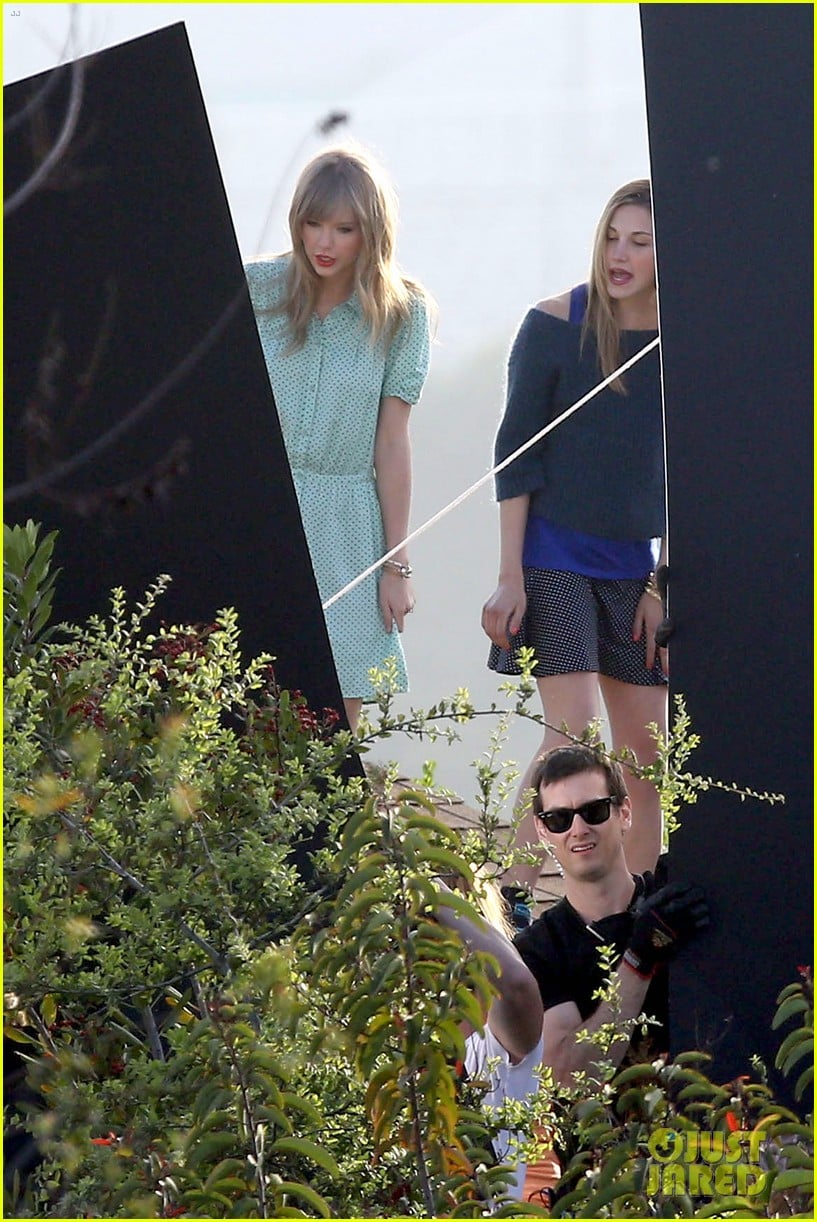Taylor Swift: Rooftop Photoshoot Fun! | Photo 546055 - Photo Gallery ...