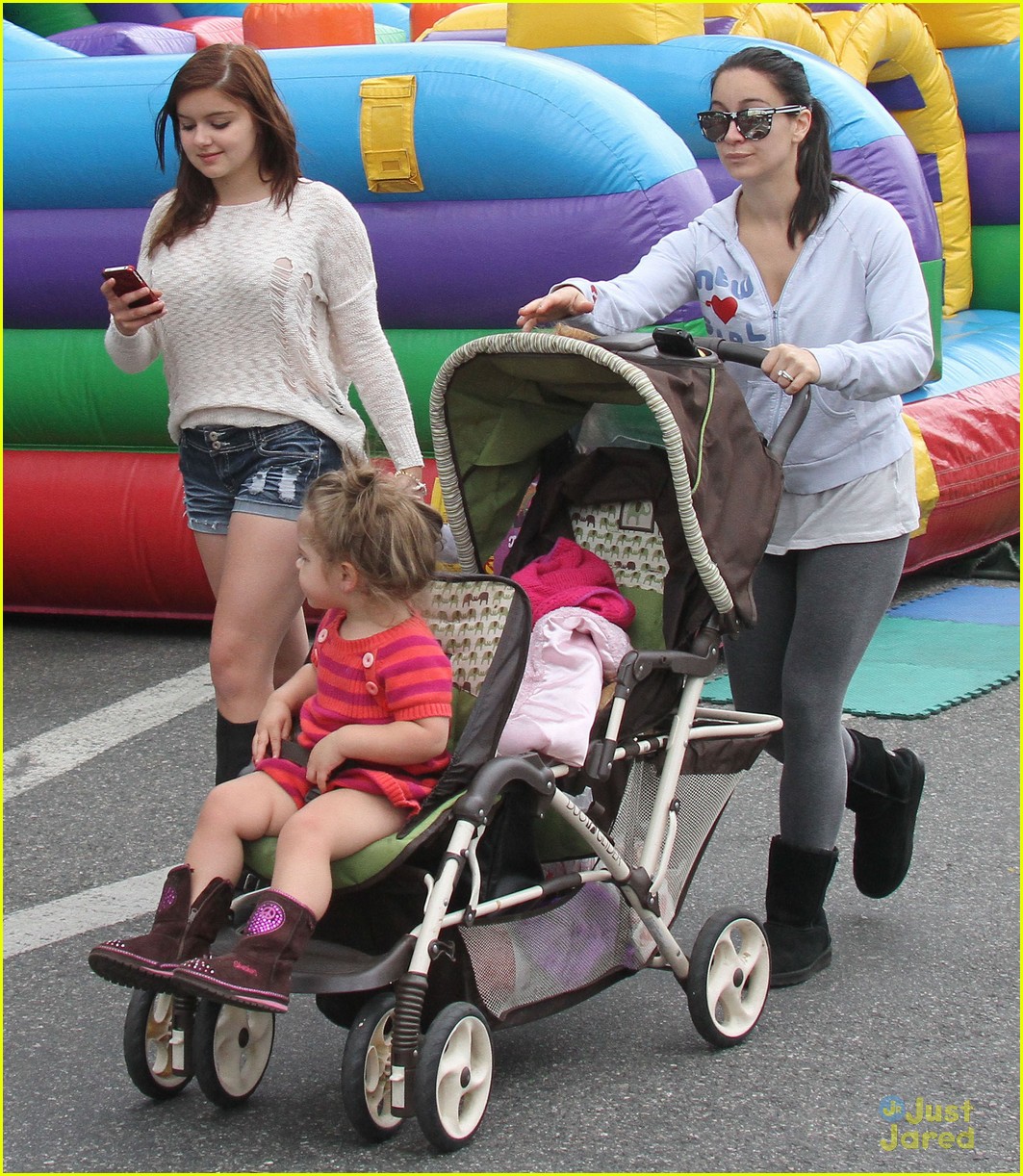 Ariel Winter: Fun at the Farmers Market | Photo 552930 - Photo Gallery ...