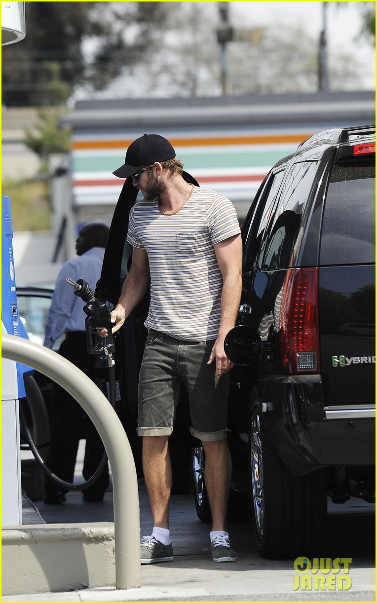 Liam Hemsworth: Gas Station Stop | Photo 550499 - Photo Gallery | Just ...
