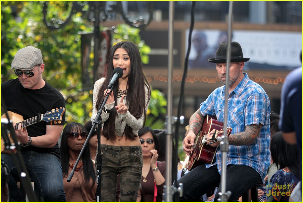 Jessica Sanchez: 'Extra' Performance at the Grove | Photo 557018 ...
