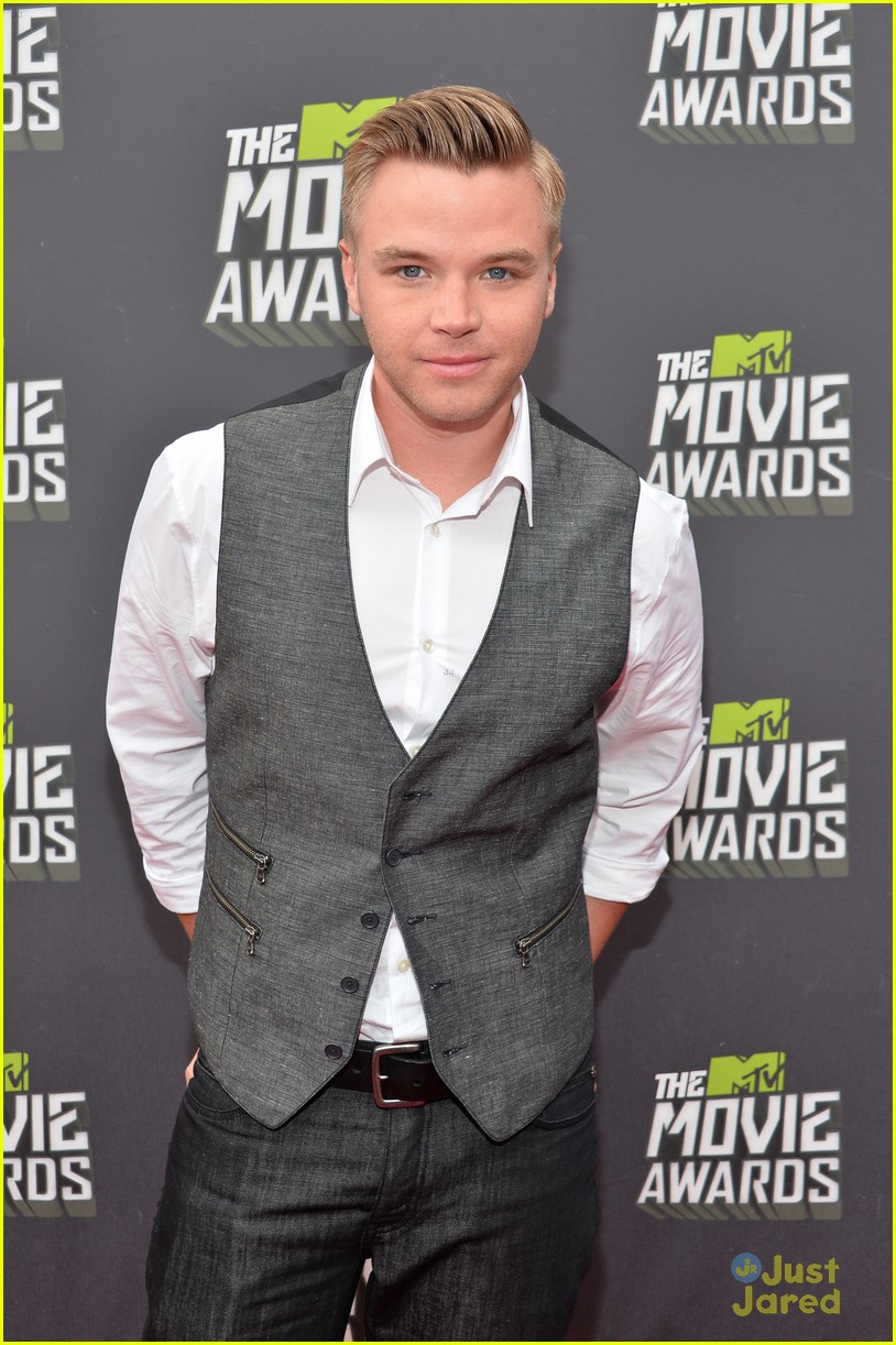 Jillian Rose Reed & Brett Davern -- MTV Movie Awards 2013 | Photo ...