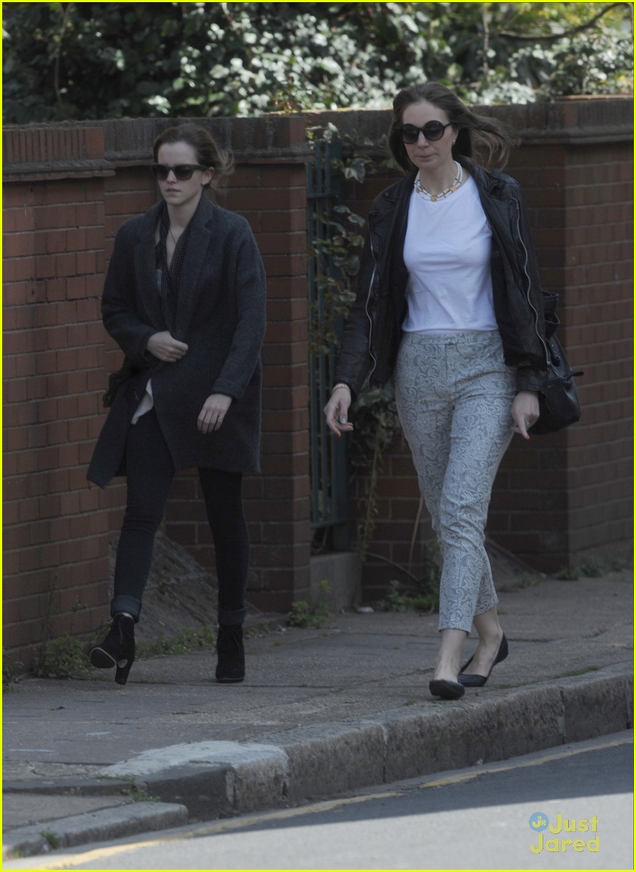 Emma Watson: Sunday Stroll | Photo 556584 - Photo Gallery | Just Jared Jr.
