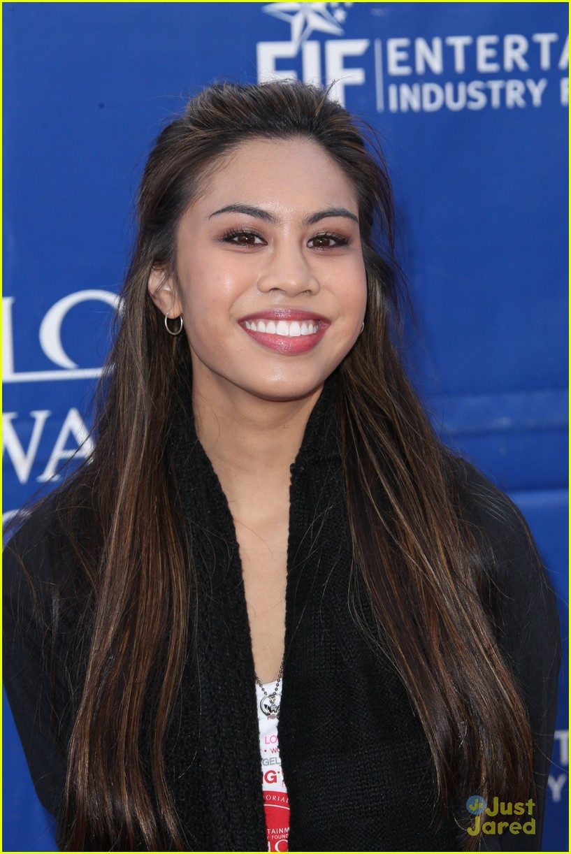 Ashley Argota Sings National Anthem at EIF Revlon Run/Walk For Women ...