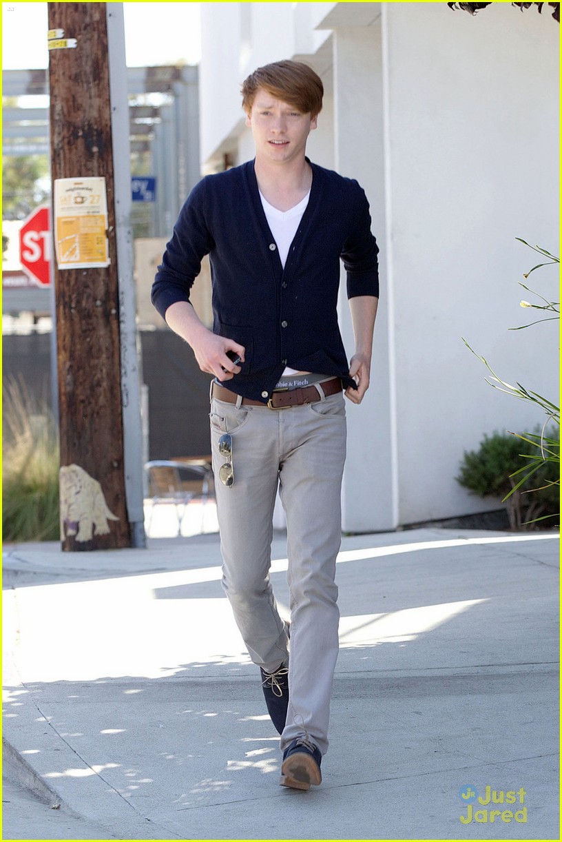 Calum Worthy: Chili Cook Off on 'Austin & Ally' | Photo 562335 - Photo ...