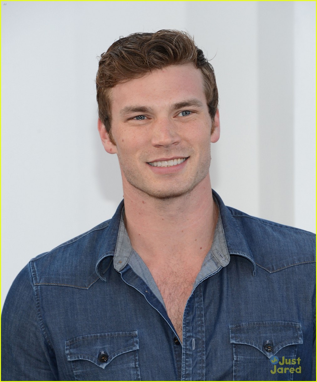 Derek Theler: 'Star Trek Into Darkness' Premiere | Photo 561193 - Photo ...