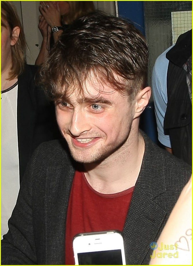 Daniel Radcliffe: Fan Friendly in London! | Photo 572162 - Photo ...