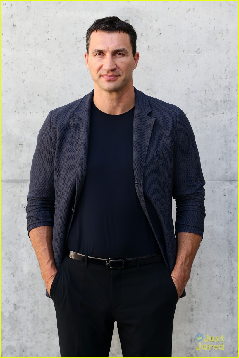 Hayden Panettiere: Armani Fashion Show with Wladimir Klitschko | Photo ...