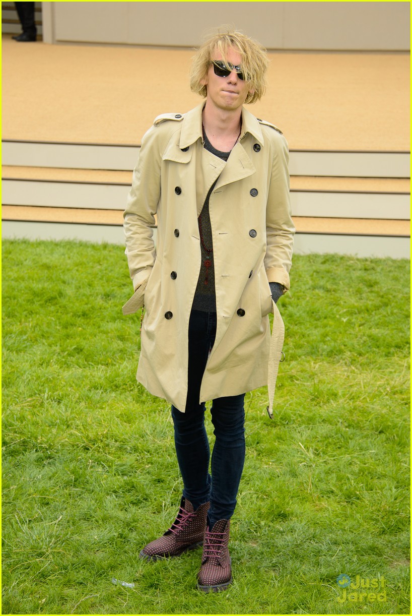 Jamie Campbell Bower & Douglas Booth: Burberry Prorsum Menswear Show ...