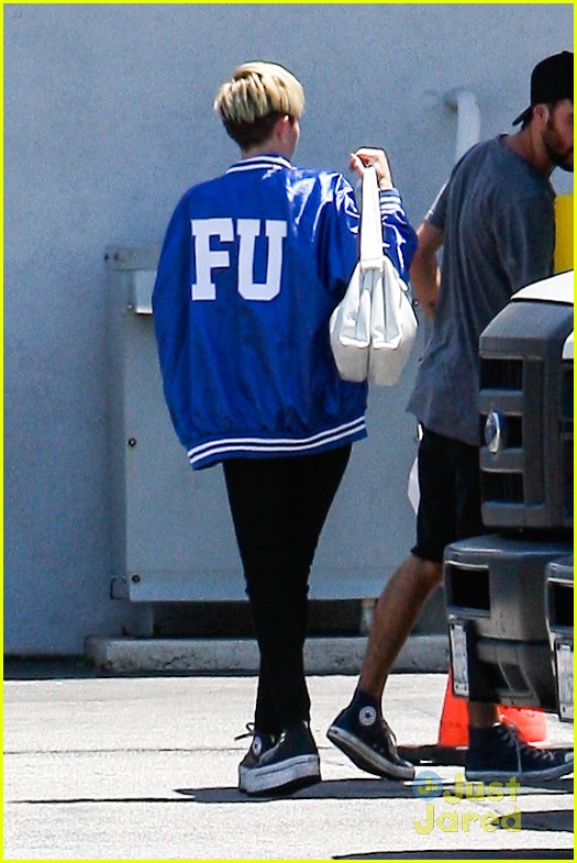 Miley Cyrus: Panda Express Pick Up | Photo 571138 - Photo Gallery ...