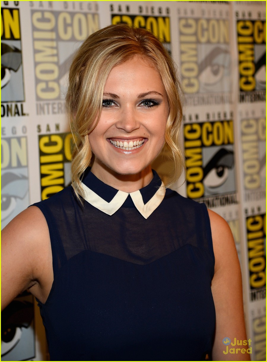 Eliza Taylor & Thomas McDonell: 'The 100' at Comic-Con 2013 | Photo ...