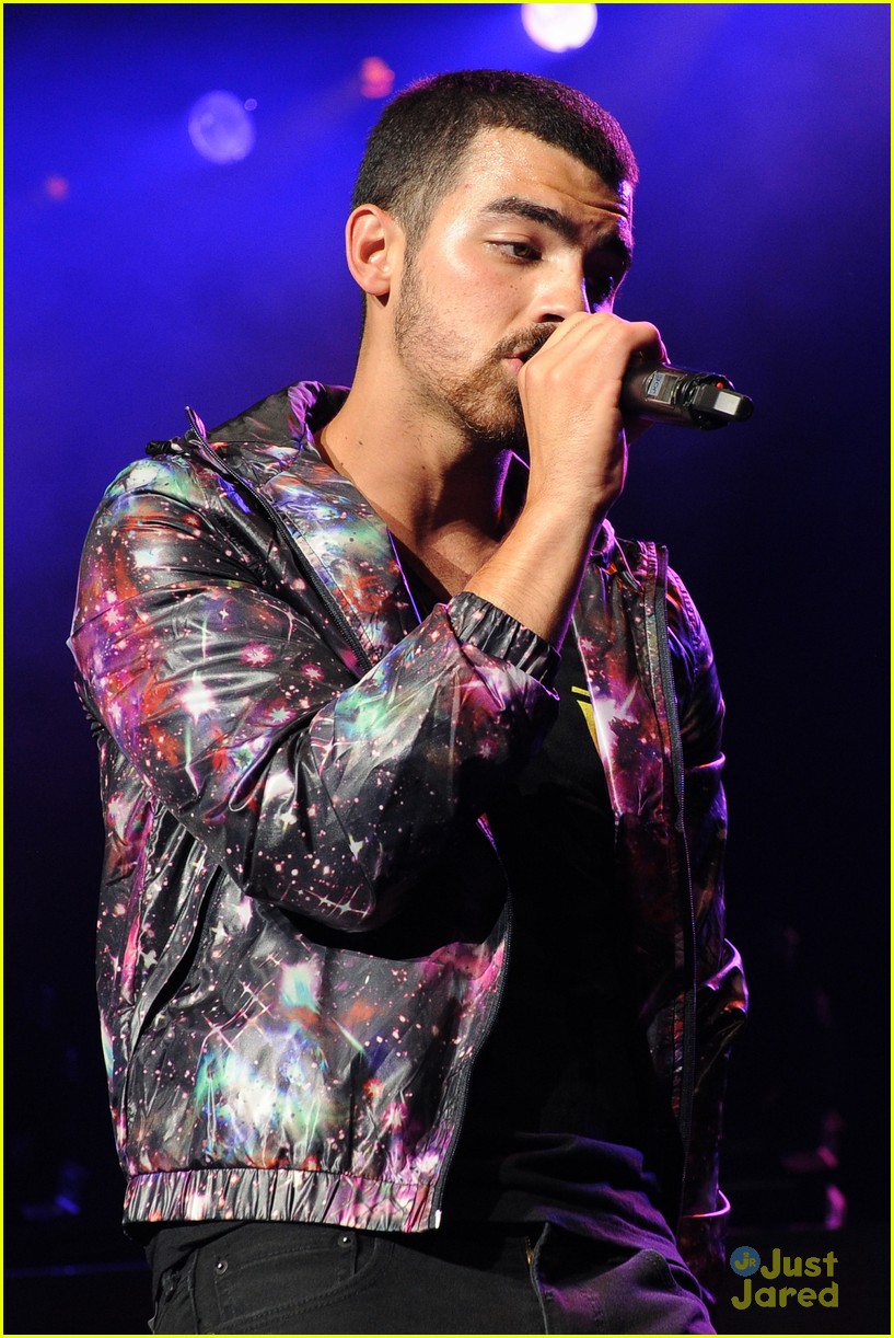 Jonas Brothers: Boston Concert Pics! | Photo 579980 - Photo Gallery ...