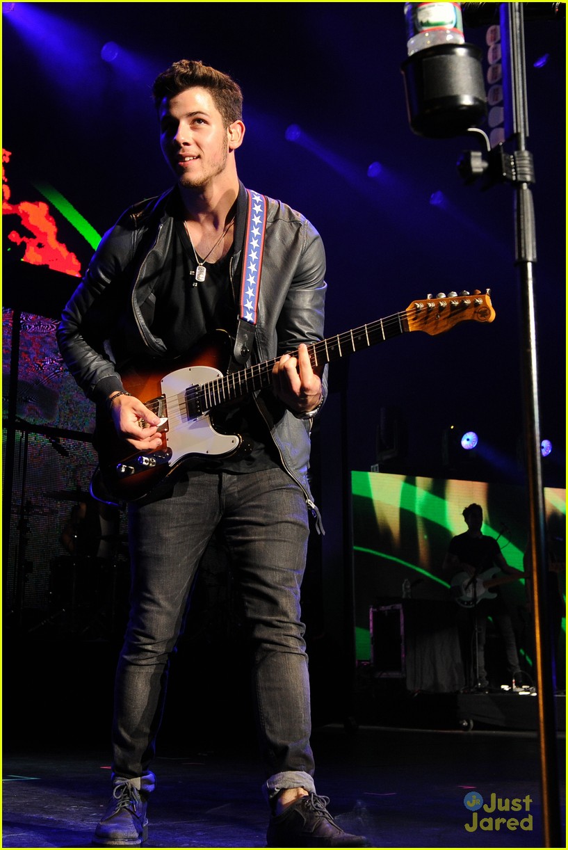 Jonas Brothers: Boston Concert Pics! | Photo 580003 - Photo Gallery ...