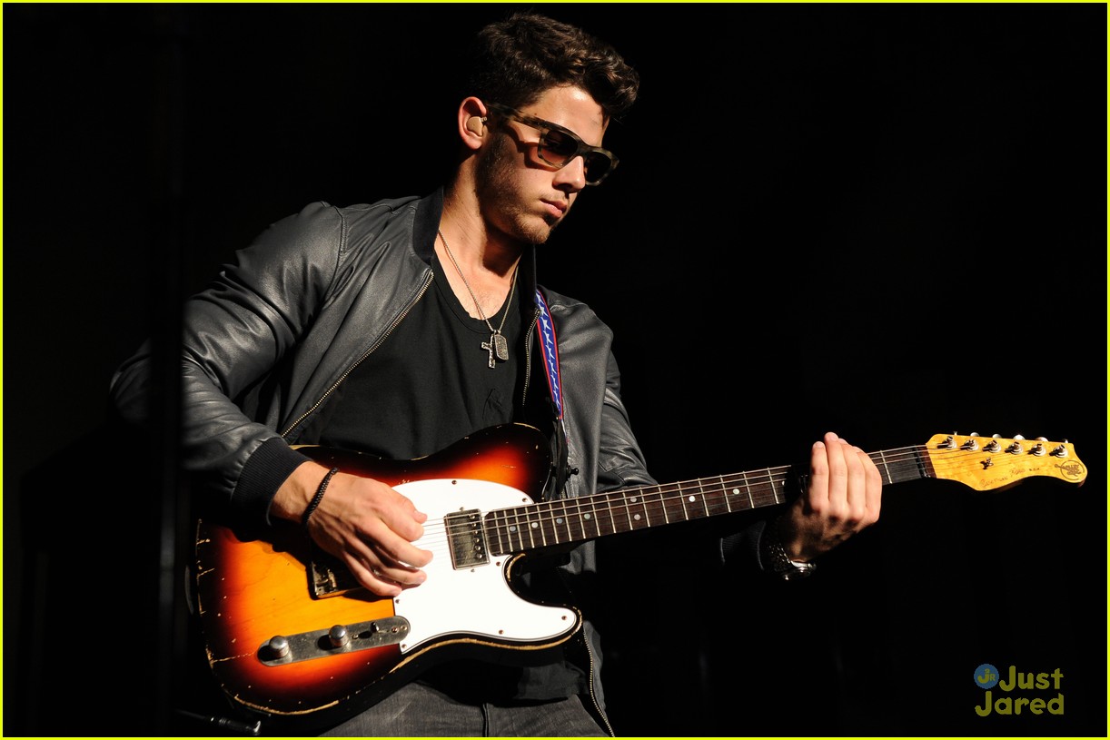 Jonas Brothers: Boston Concert Pics! | Photo 580004 - Photo Gallery ...