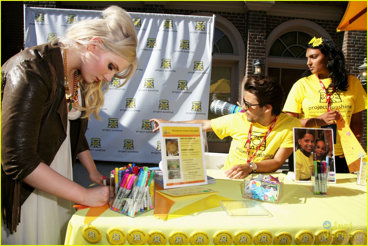 Jake T. Austin, Abigail Breslin & Tyler Posey: Backstage at Power of ...