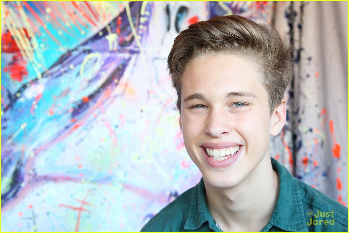 Ryan Beatty Stops By Toms in Venice Beach | Photo 582325 - Photo ...