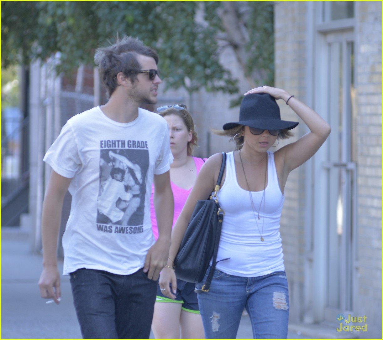 Sarah Hyland & Matt Prokop: New York City Stroll | Photo 590969 - Photo ...