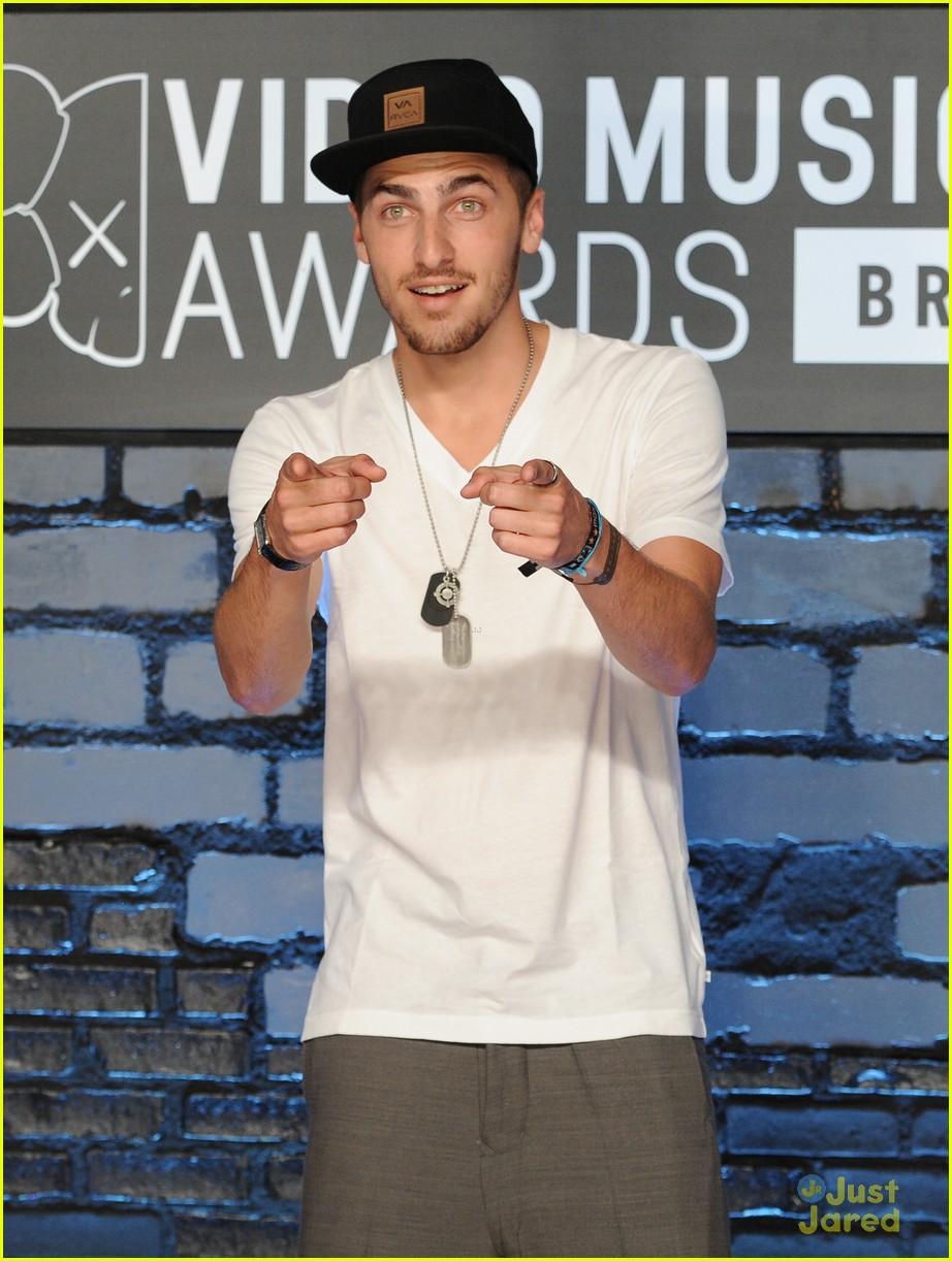 Kendall Schmidt Talks BTR at MTV VMAs 2013 | Photo 591568 - Photo ...