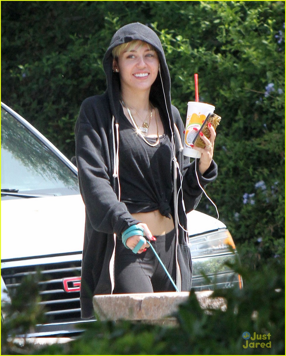 Miley Cyrus: Robek's Run with Happy | Photo 583058 - Photo Gallery ...