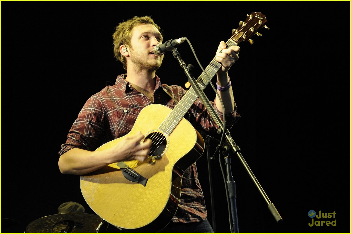 Phillip Phillips: Canada Concert Pics | Photo 588204 - Photo Gallery ...