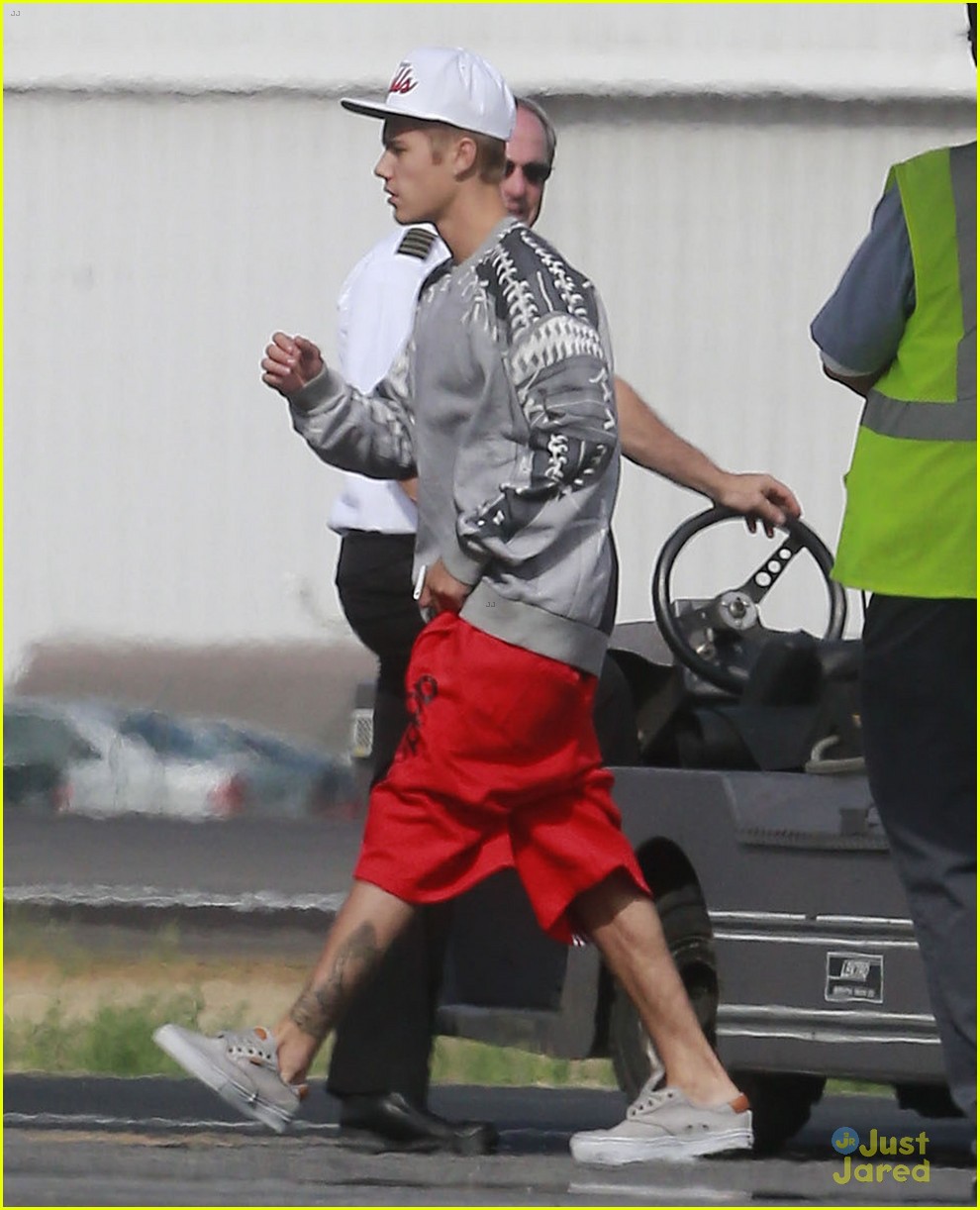 Justin Bieber: Private Plane from Denver to Burbank! | Photo 593398 ...