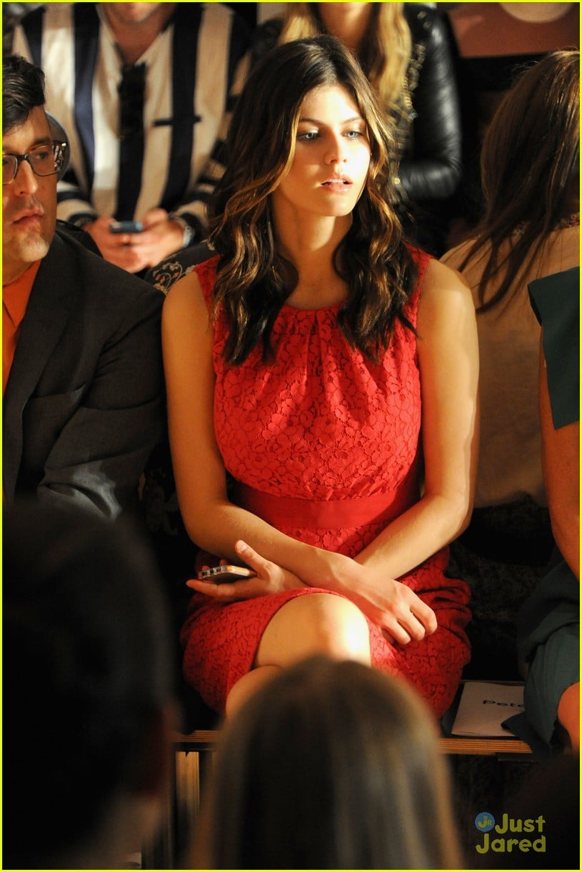 Alexandra Daddario: Front Row at Peter Som! | Photo 594827 - Photo ...