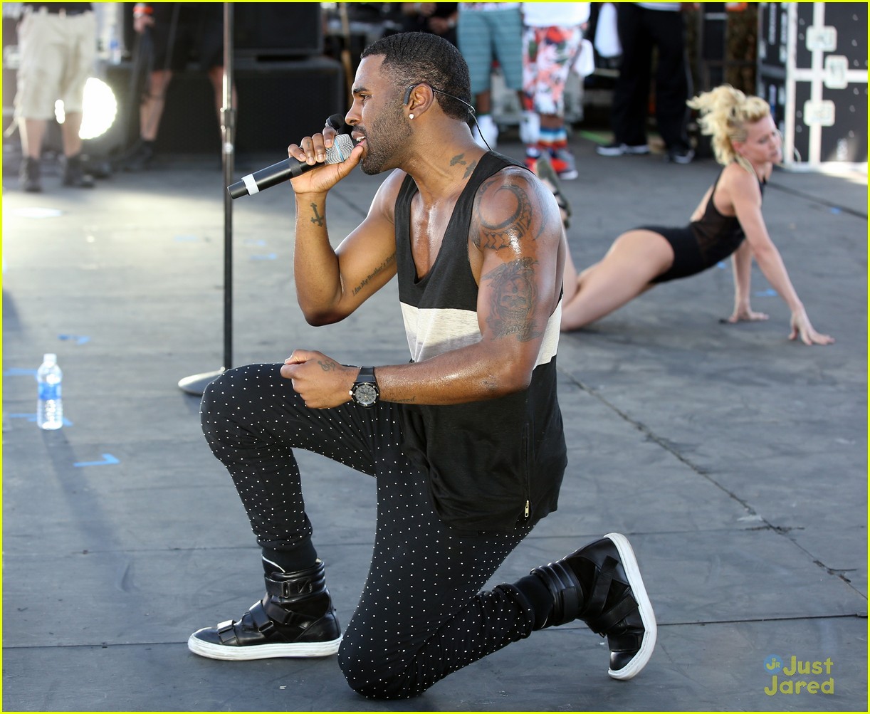 Jordin Sparks & Jason Derulo: Birthday Cake After iHeartRadio Festival ...