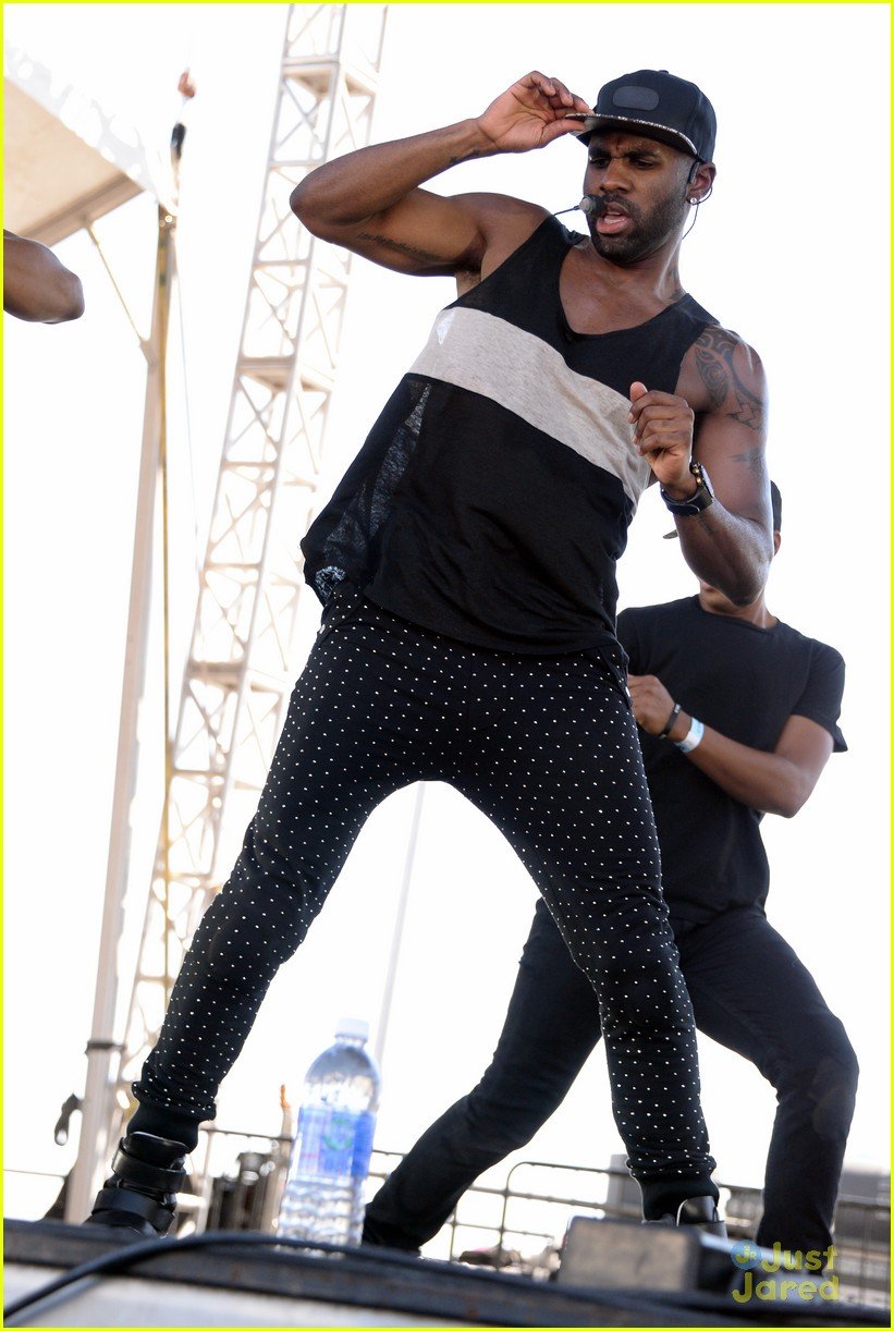 Jordin Sparks & Jason Derulo: Birthday Cake After iHeartRadio Festival ...