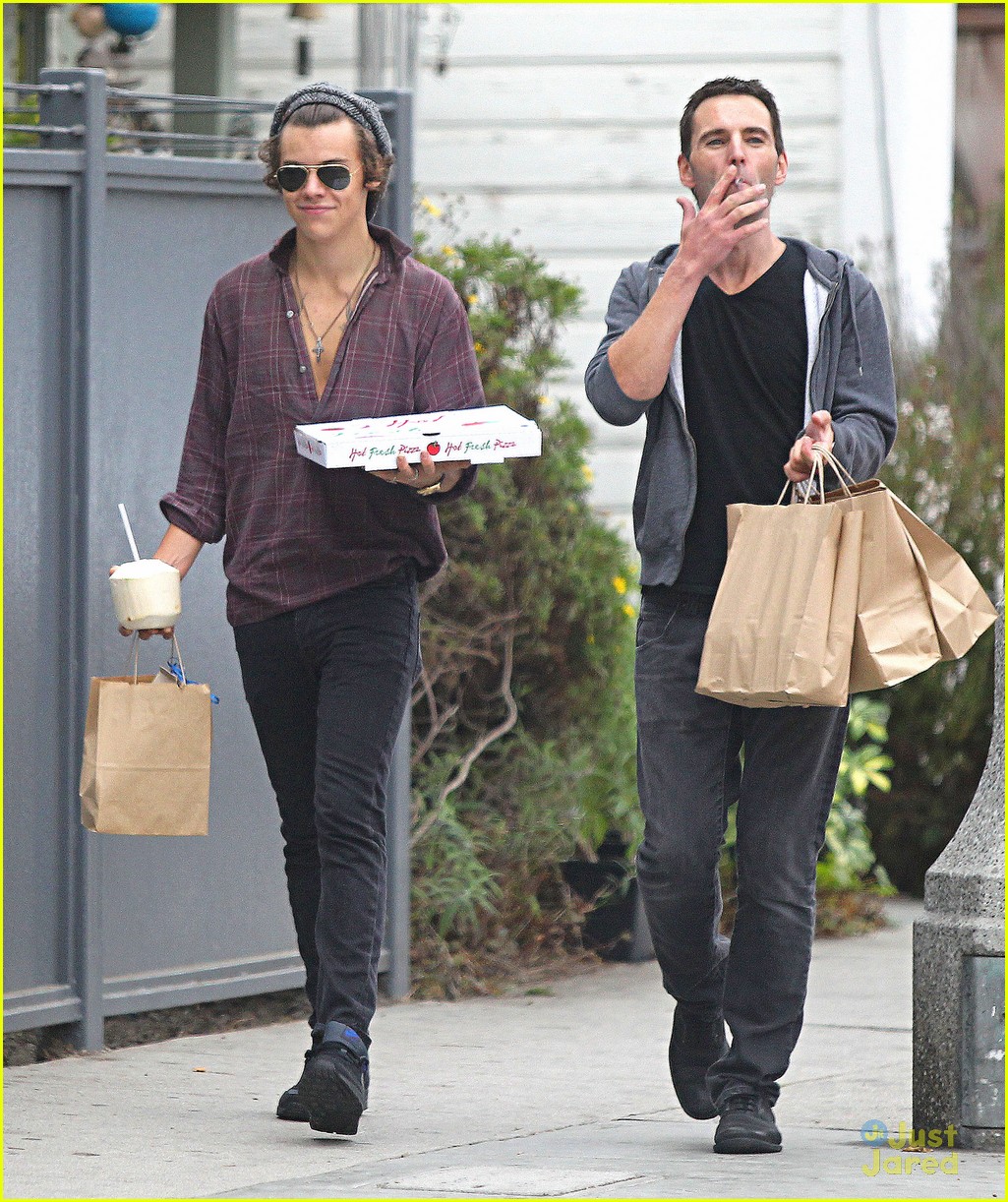 Harry Styles: Food Before Flight | Photo 599942 - Photo Gallery | Just ...