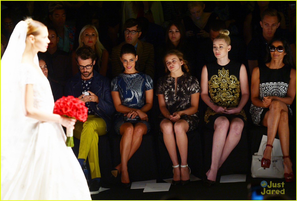 Jessica Lowndes & Morgan Saylor: Naeem Khan Fashion Show | Photo 596553 ...