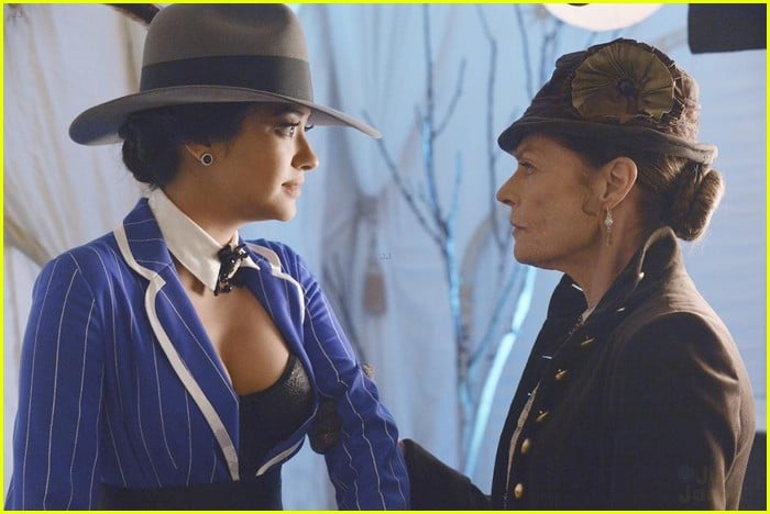 Pretty Little Liars: Halloween Special Promo Pics! | Photo 601592 ...