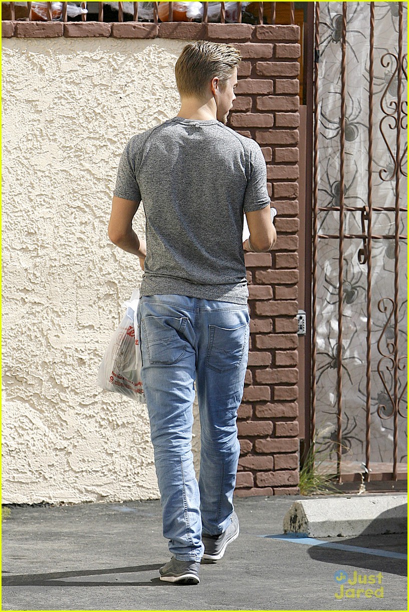 Amber Riley: Derek Hough Wasn't Nervous Dancing For Sister Julianne ...