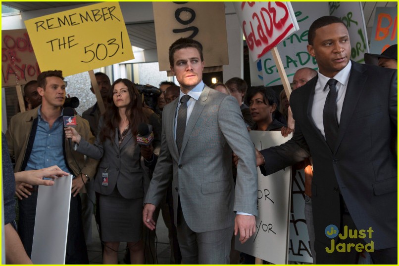Stephen Amell: New Stills from 'Arrow'! | Photo 607656 - Photo Gallery ...