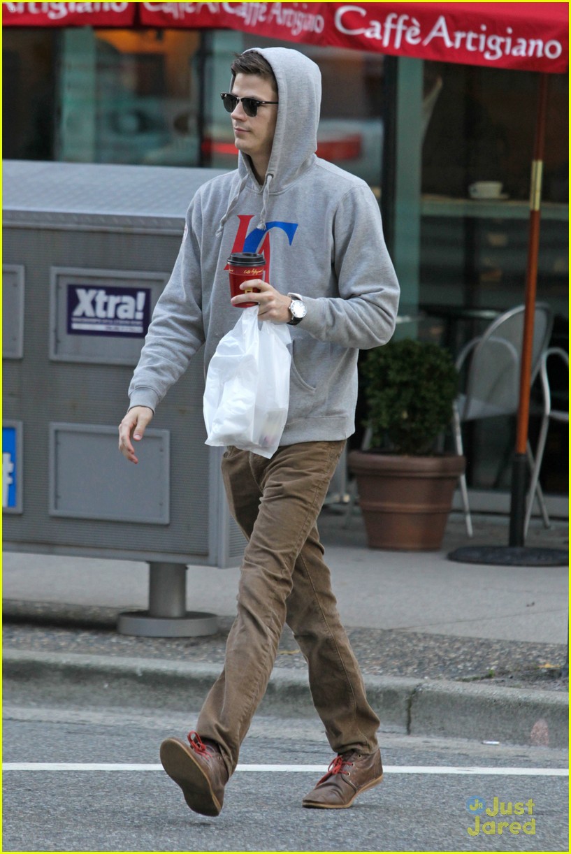 Full Sized Photo of grant gustin vancouver sight seeing 01 | Grant ... Full Sized Photo of grant gustin vancouver sight seeing 01 | Grant ...